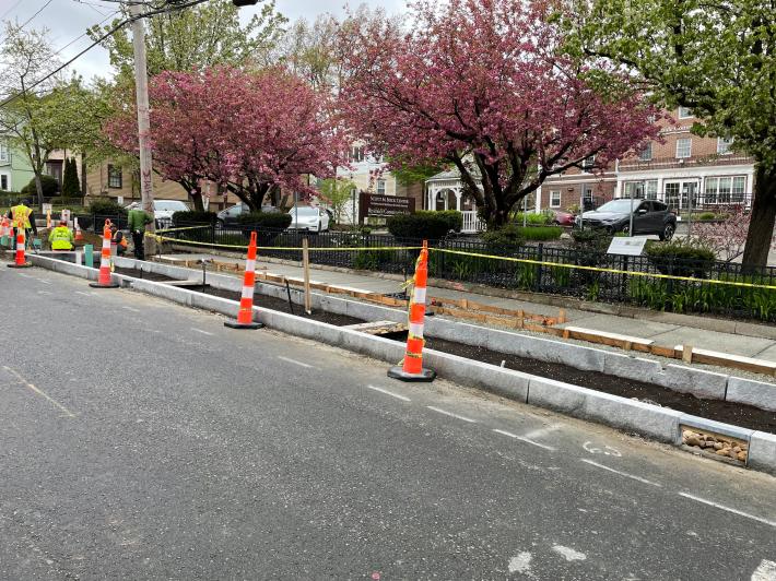 Eyes On the Street: Somerville's New Garden-Protected Bike Lane ...